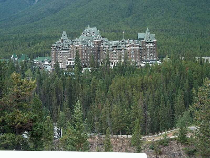 Banff: Castle Food Experience at Banff Springs Hotel - Who Should Consider This Tour?