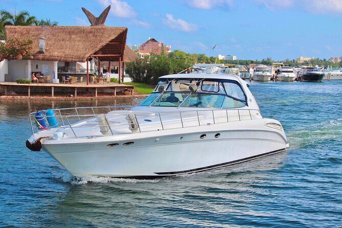 Beautiful SUNDANCER 60ft Private yacht / 18PAX 25P15 - What to Expect on Board