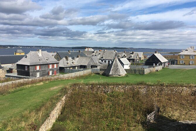 Black Wood Tours: Fortress of Louisbourg Tour - Transportation and Group Dynamics
