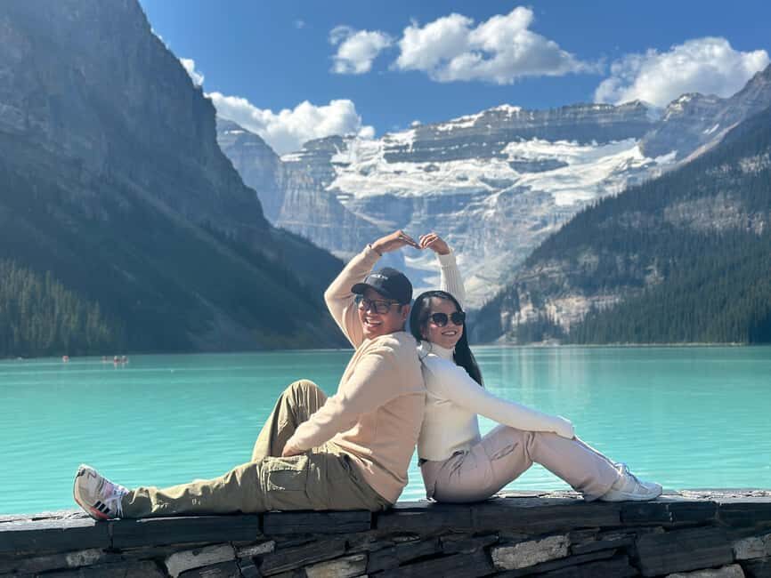 Calgary/Banff: Lake Louise, Moraine & Johnston Canyon Trip - The Guide and Group Experience