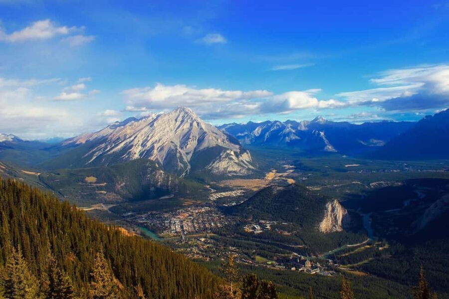 Calgary: Banff Top 5 Lakes Tour with Banff Town Visit - The Guide and Overall Experience