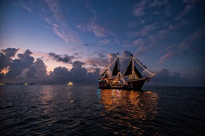 Cancun Lagoon Sunset Sailing Trip aboard classic Galeón with Dinner and Free bar - Detailed Breakdown of the Itinerary