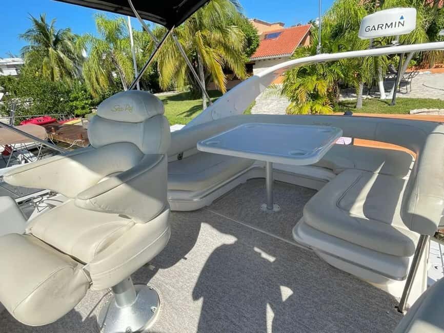 Cancún: Sea Ray F43 yacht rental to Isla Mujeres - An introduction to the yacht adventure
