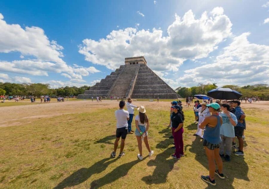 Chichen Itza: Visit the ruins, sacred cenote and Valladolid - Visiting Chichen Itza: The Main Attraction