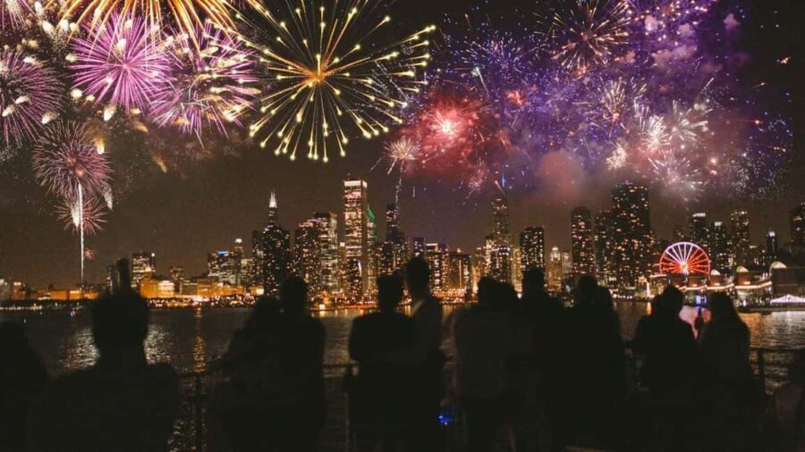 City Cruises Chicago: Lake Michigan Fireworks Dinner Cruise - The Scenic Highlights