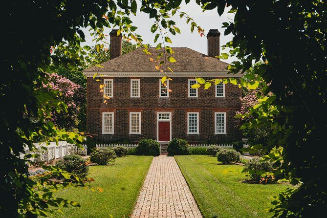Colonial Contradictions Self Guided Walking Tour of Williamsburg - What Makes This Tour Stand Out?