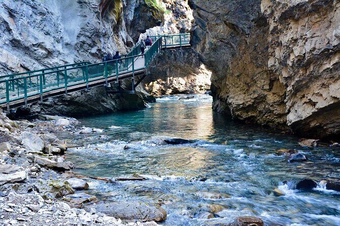 Day Tour to Lake Louise, Johnston Canyon & Banff Ave From Calgary - What Makes This Tour Stand Out?