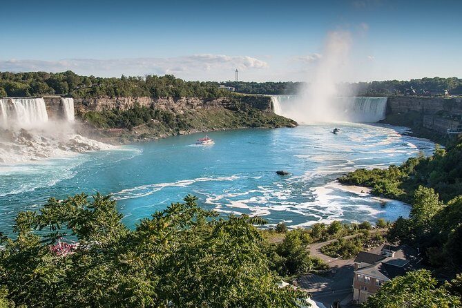 Day-Trip from Toronto to Niagara Falls with skip-the-line boat - First Glimpse of Niagara Falls