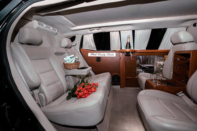 Deluxe GMC Limousine from CUN Airport to Cancun Hotel Zone - Who Is This Tour Best For?