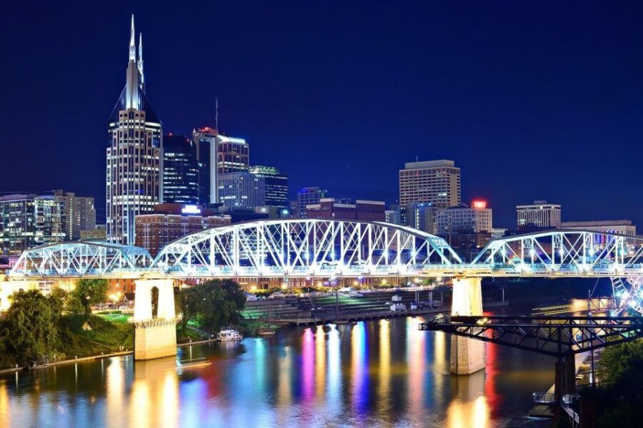 Discover Nashville: Fully Narrated Half-Day City Tour - Transportation and Group Size