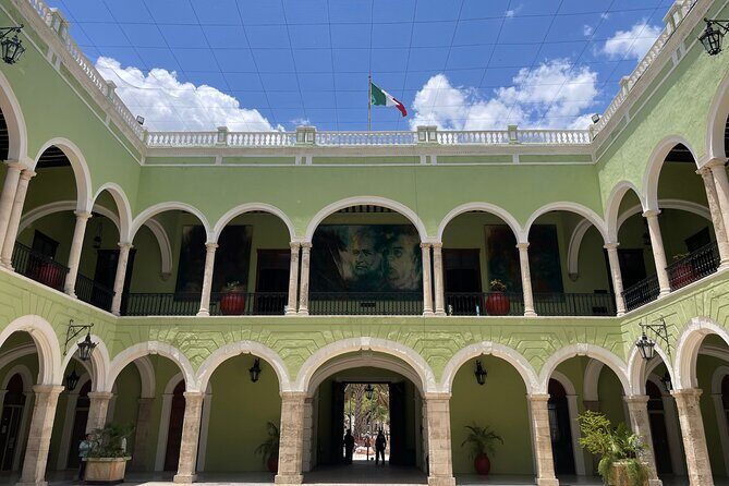 Discover the Historic Center of Merida - Murals at El Palacio de Gobierno