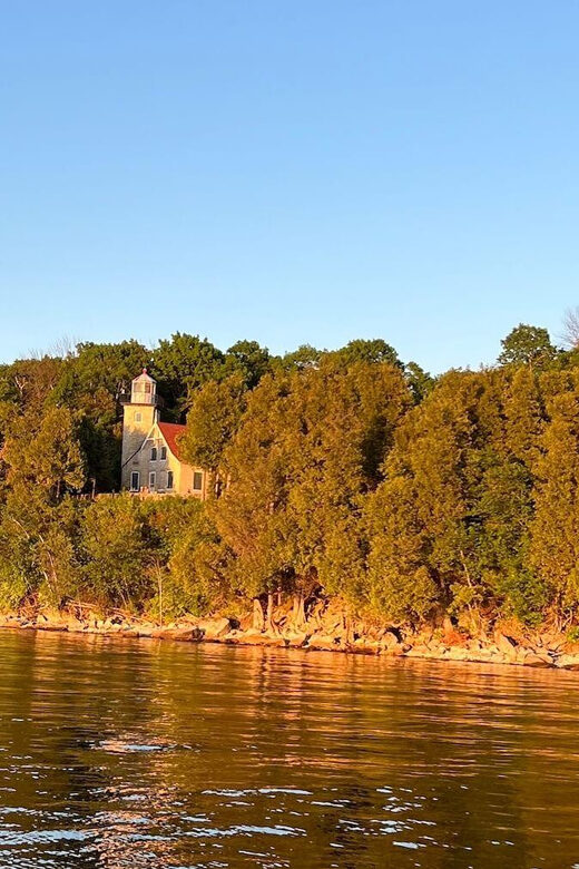 Door County Historic Cottage Row & Strawberry Islands Cruise - The Experience in Detail