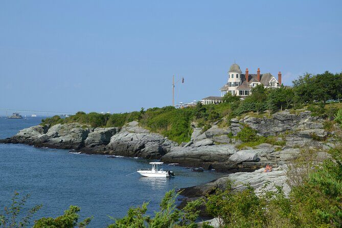 Explore Newport Cliff Walk Self Guided Walking Tour - Key Points