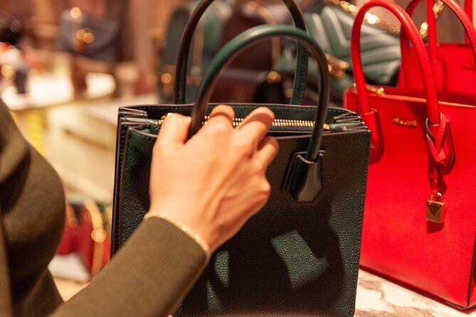 Fashion Shopping Tour in Toronto with a Local Stylist - What the Experience Includes
