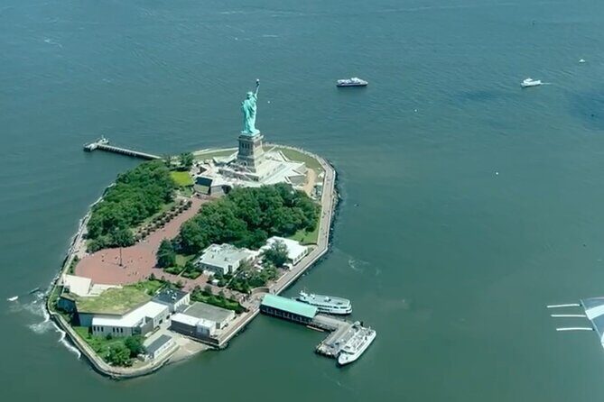 Flight Over New York City Hudson River - Practical Considerations for Travelers