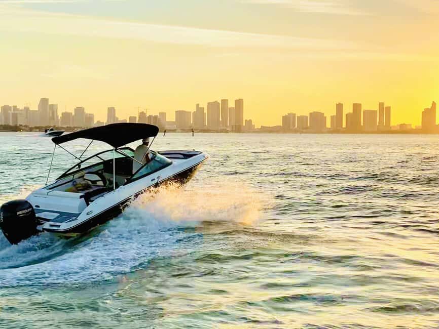 Fort Lauderdale: Sunset Boat Tour with "French Appetizer" - The Atmosphere and Entertainment