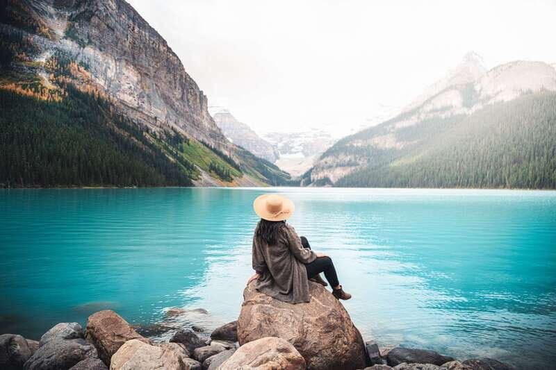 From Banff: Lake Louise and Moraine Lake Sightseeing Tour - Timing and Logistics Matter