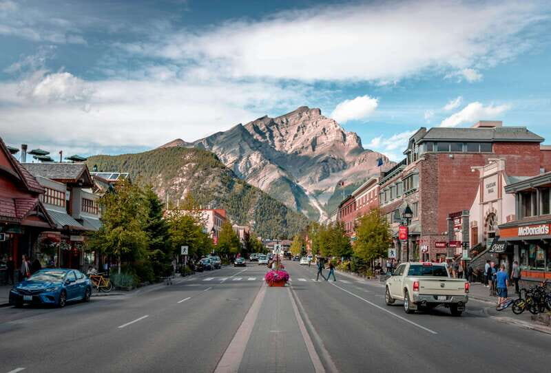 From Calgary: Moraine & Louise Lake, Banff & Falls Day Trip - What Sets This Tour Apart?