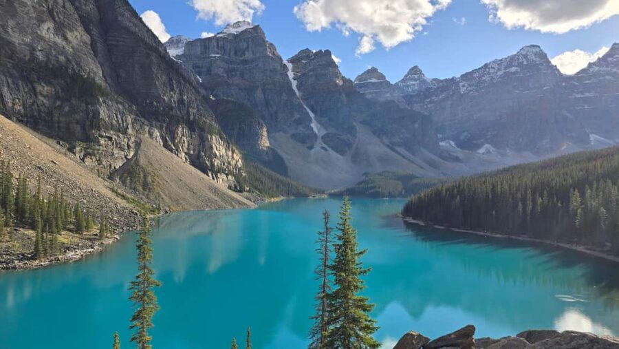 From Canmore/Banff:Moraine Lake & Lake Louise 1.5h per lake - Who Will Appreciate This Tour?