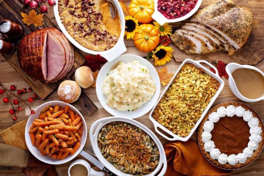 From Ma'alaea: Thanksgiving Dinner Cruise Aboard the Calypso - A Detailed Look at the Experience