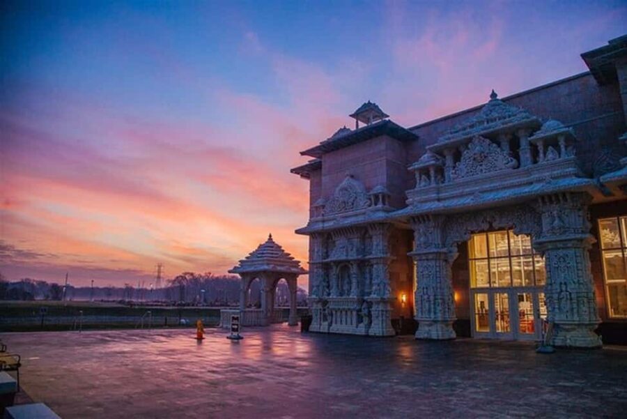 From NY: BAPS Shri Swaminarayan 1-Day Tour - Exploring Grounds For Sculpture in Hamilton Township