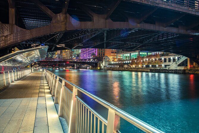Ghosts of Chicago Family Friendly Ghost Tour - Detailed Breakdown of the Tour Experience