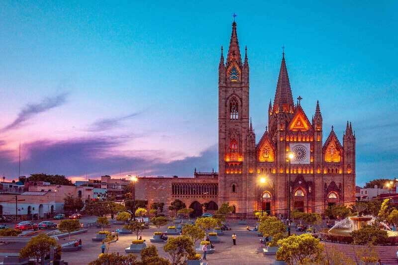 Guadalajara: Guided Tlaquepaque Night Tour with Hotel Pickup - What Travelers Can Expect: Experience and Practicalities