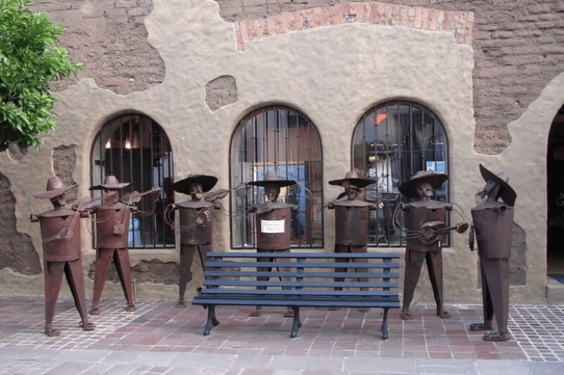 Guadalajara : Must-See Sites Walking Tour With A Guide - Detailed Breakdown of the Itinerary