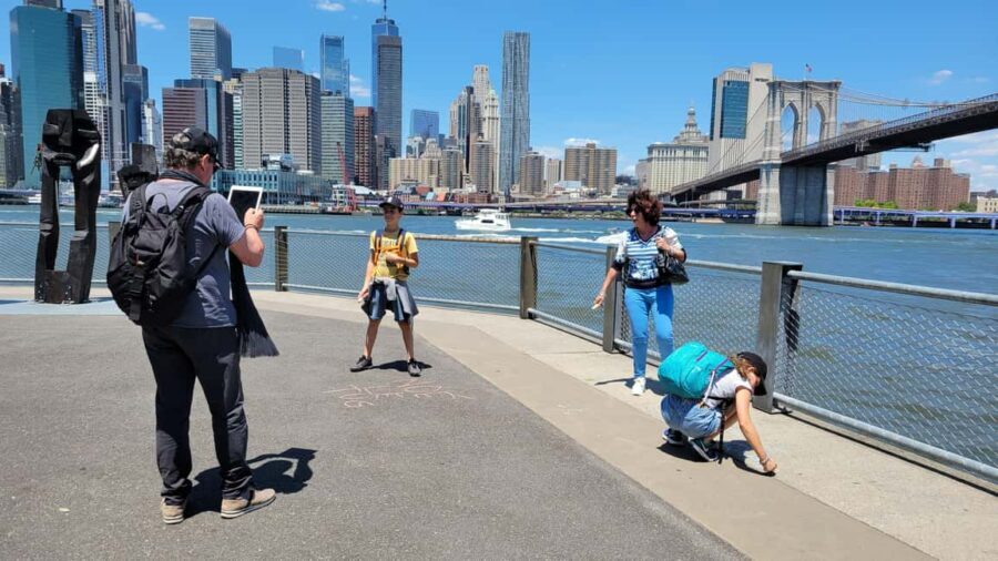 Guided tour of Brooklyn Williamsburg and Dumbo in French - Discovering DUMBO: Industry Meets Art in Brooklyn