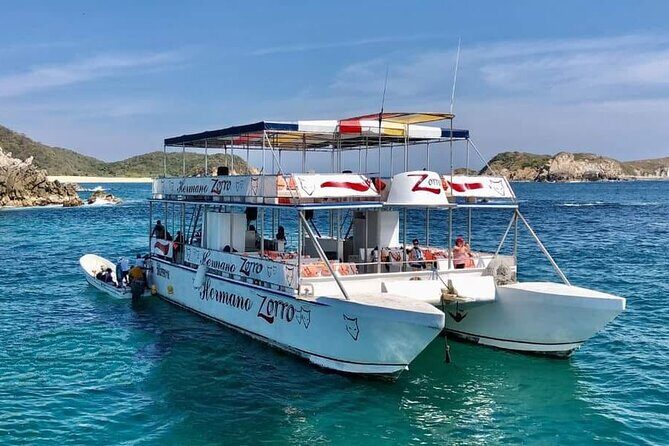 Guided Tours of the 7 Bays of Huatulco Oaxaca in Catamaran - The Boat and Onboard Experience