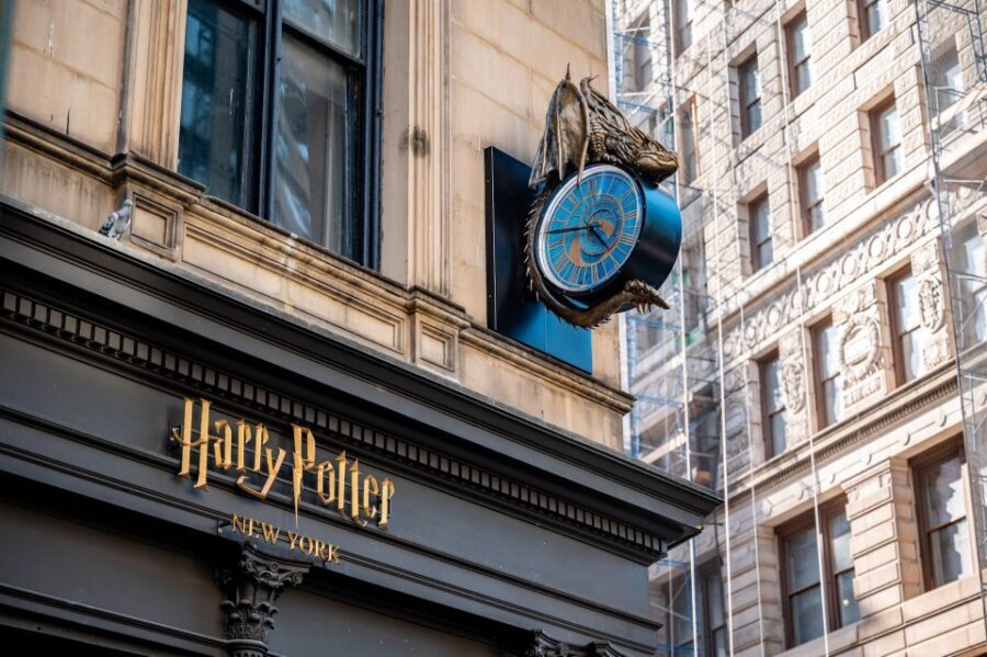 Harry Potter Shop New York: Magical Experiences - The Green Screen Broomstick Experience