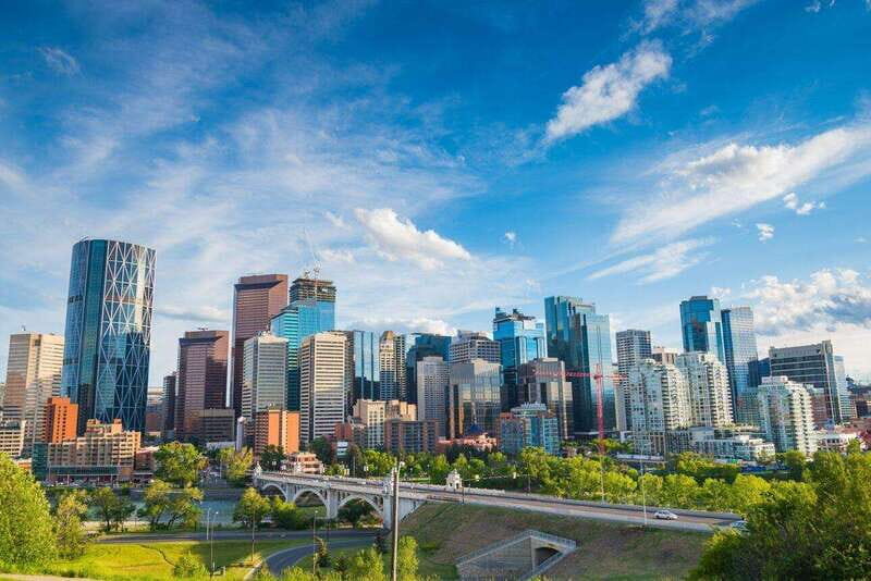 Heartwarming Walking Tour in Calgary for Those in Love - The Guiding Experience: Knowledge is Key