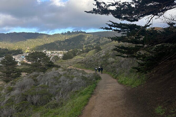 Hiking along Pacifica State Beach Coastline - Authentic Local Experience