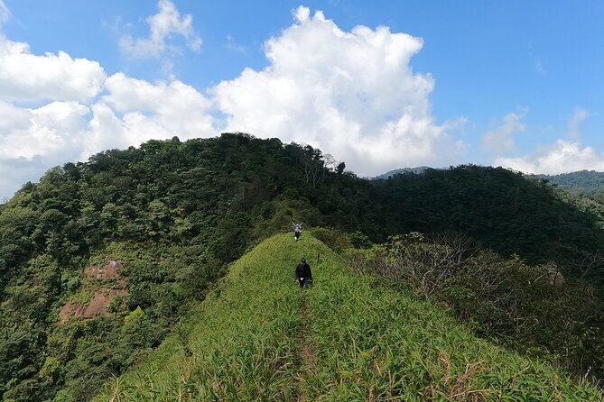 Hiking to the Peak of the Pava - Authenticity and Traveler Feedback