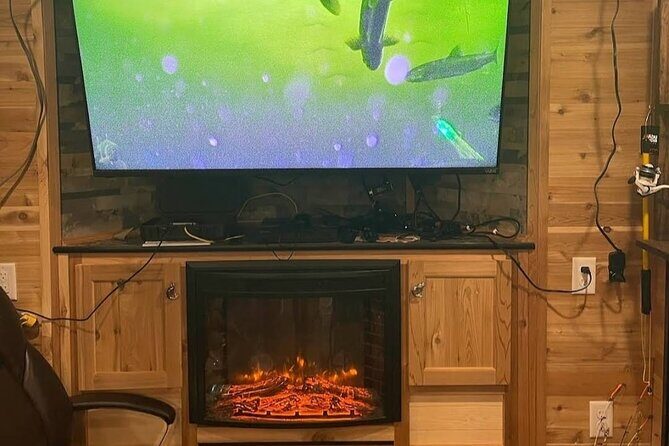 Ice Fishing and Aurora Extravaganza - Whats Included and Whats Not