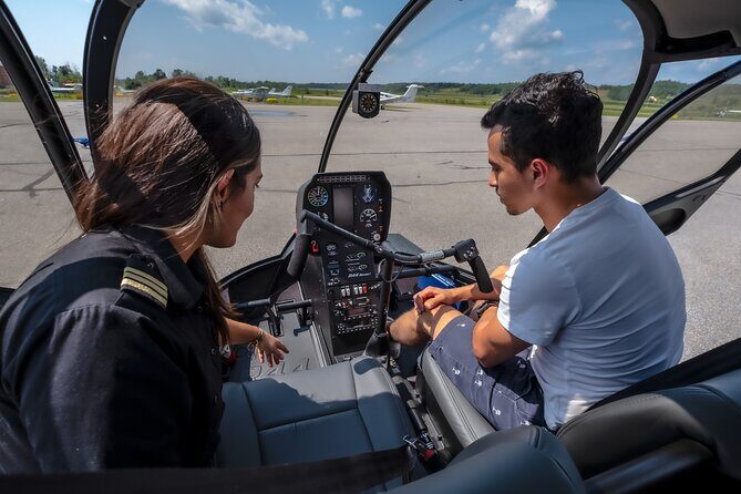 Introduction to helicopter piloting in Gatineau-Ottawa - Why Tourists Love This Experience