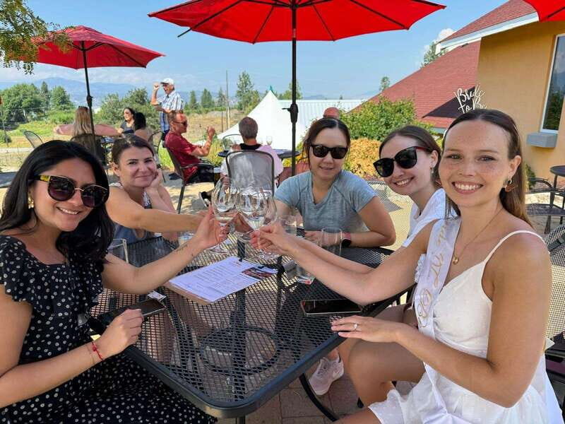 Kelowna: E-Bike Guided Wine Tour with Lunch & Tastings - Visiting the Wineries: Tastings and Distinctive Flavors