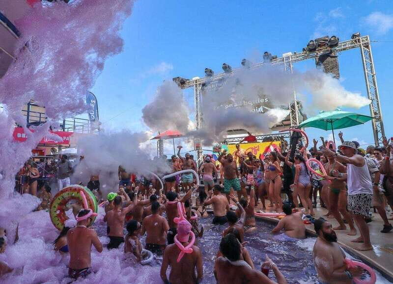 Ladies Beach Party Coco Bongo - The Experience in Detail