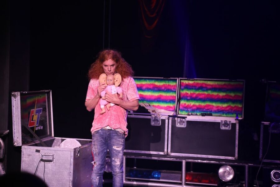 Las Vegas: Carrot Top at Luxor Hotel & Casino - Duration and Practical Details