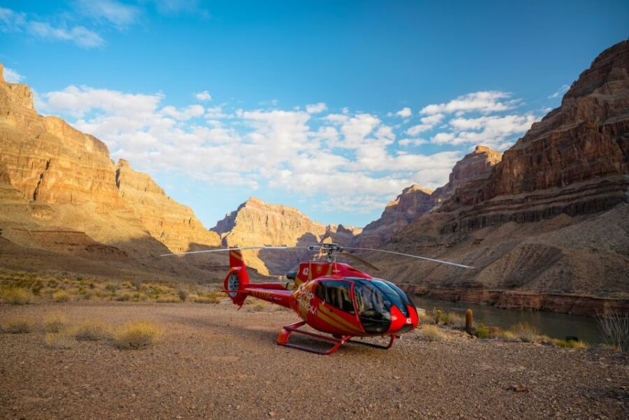 Las Vegas: Grand Canyon Helicopter Landing Tour - Returning to Las Vegas: Continued Scenic Views