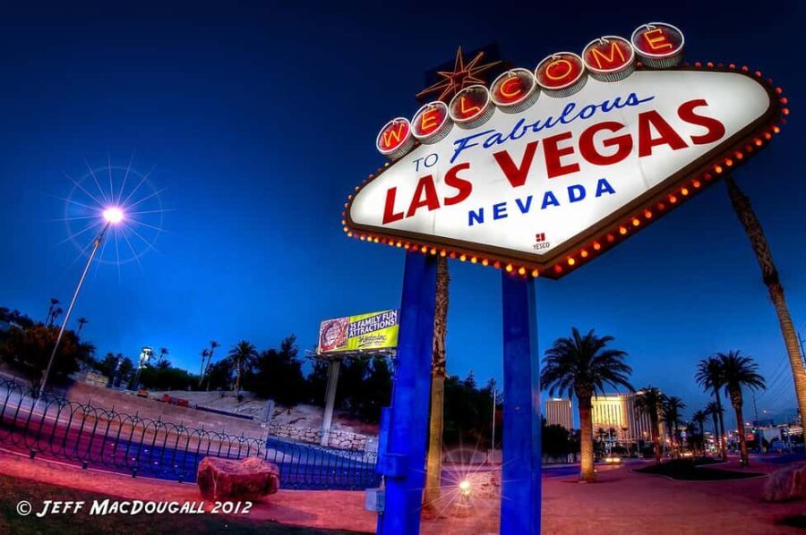 Las Vegas: Night Tour with Local Guide and Hotel Pick Up - What to Expect from the Night Tour