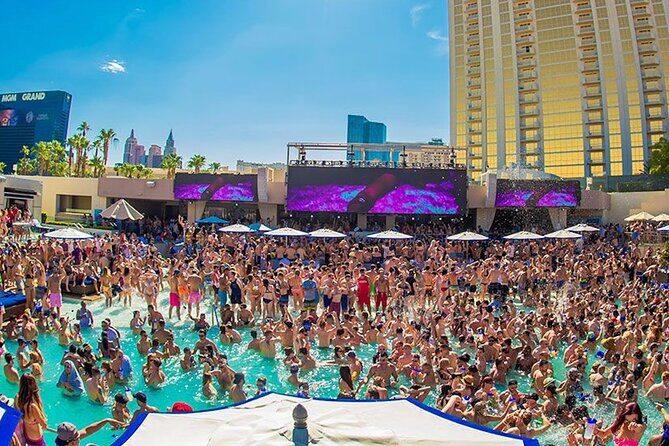 Las Vegas Pool Crawl with Party Bus & Free Drinks - Where and When Does It Start?