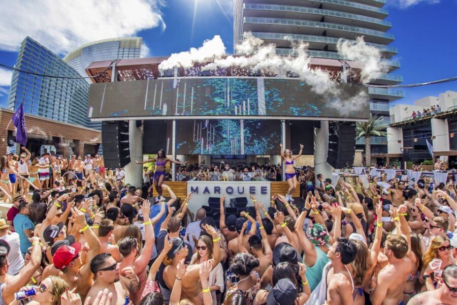 Las Vegas: Pool Party Crawl by Party Bus - The Sum Up