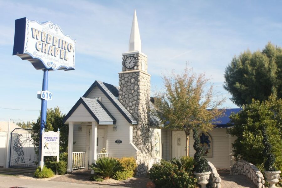 Las Vegas: Wedding or Vow Renewal at Graceland Chapel - The Experience in Detail