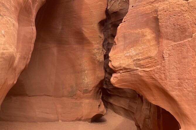 Ligai Si Anii Canyon Tour through Antelope Canyon - A Closer Look at the Ligai Si Anii Canyon Tour
