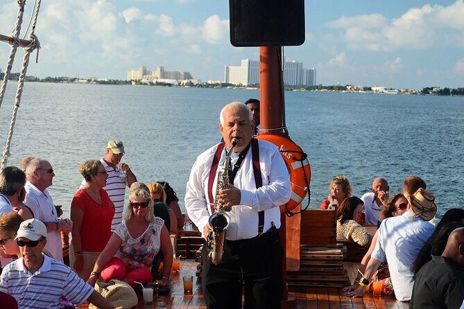 Live a Romantic Night Cruise Dinner at COLUMBUS (open bar included) - What to Expect on the Tour