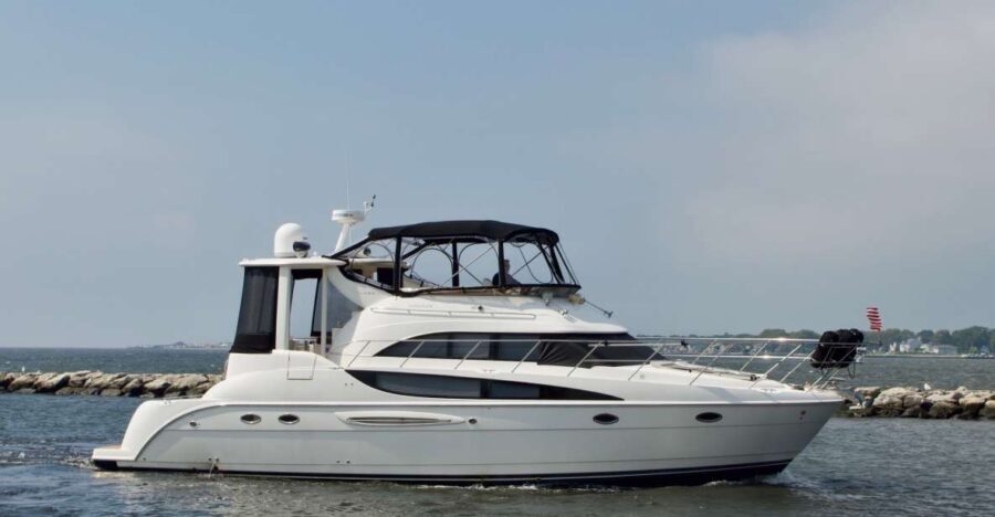 Long Island: Yacht Charters, Location: Port Jefferson Harbor - An In-Depth Look at the Yacht Charter Experience