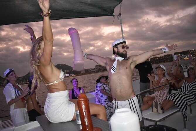 Los Cabos Catamaran: Iconic Sunset Cruise with Drinks & DJ - Who This Tour Is Perfect For