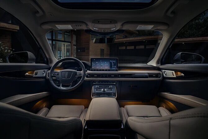 Luxury Sedan O'Hare/Midway Airport (Curbside)  Chicago Ony Way - Who Is This Service Best For?