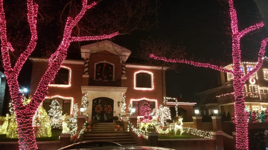 Magnificent Christmas Lights Tour of Dyker Heights Brooklyn - The Itinerary and What Makes It Special